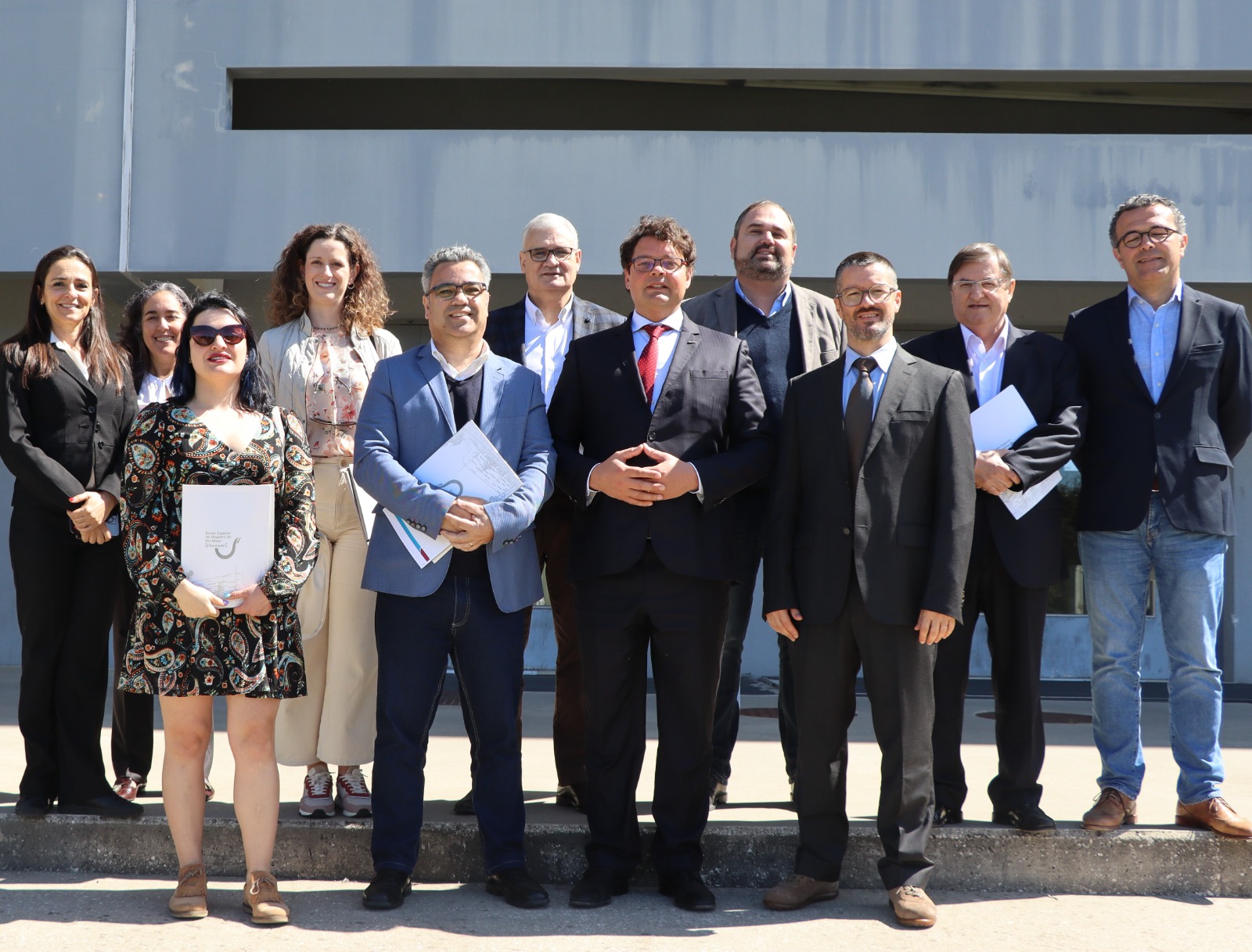 Comitiva de deputados visitou as instalações da Escola Superior de ...